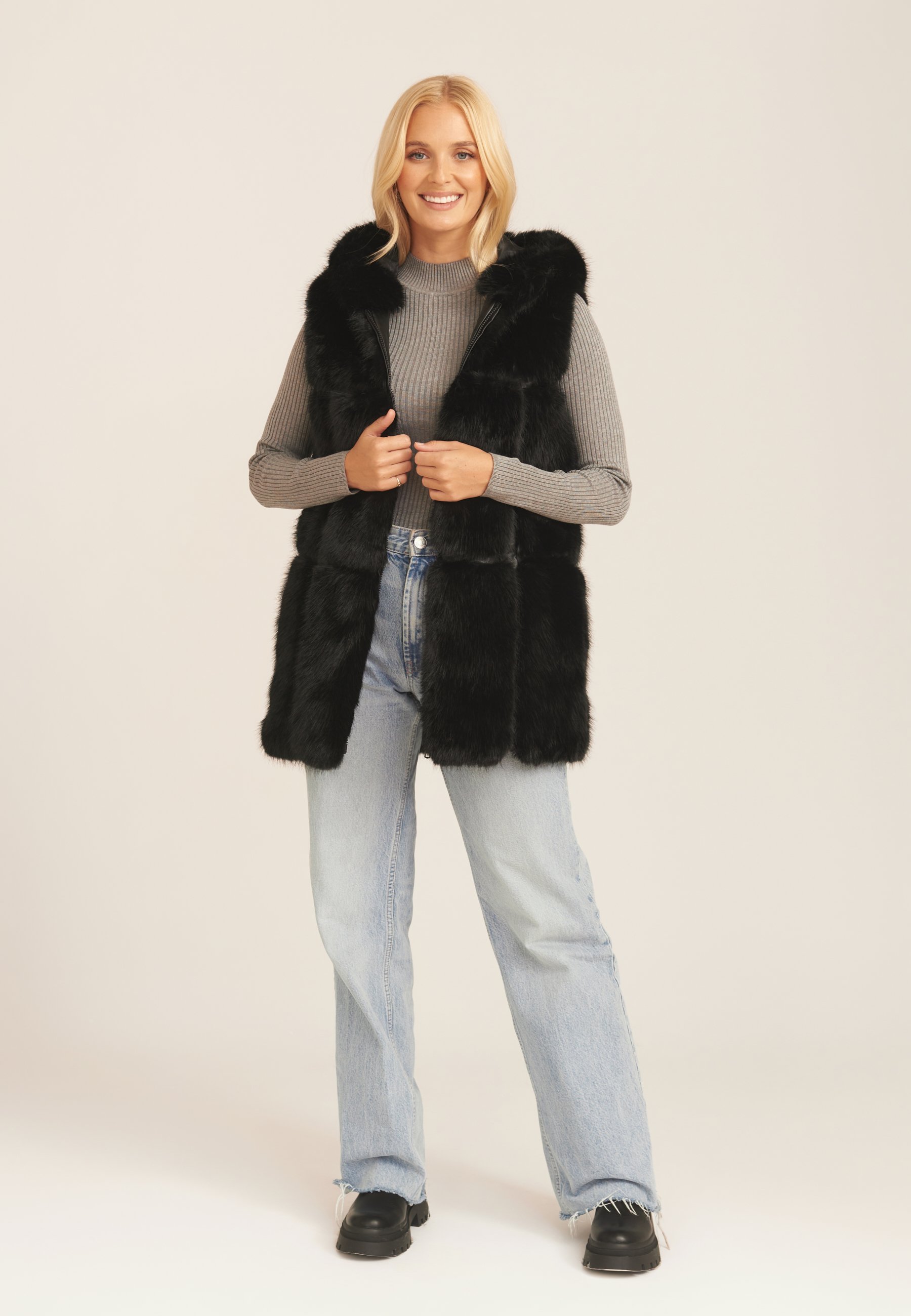 Zacht aanvoelend lang gilet van bont