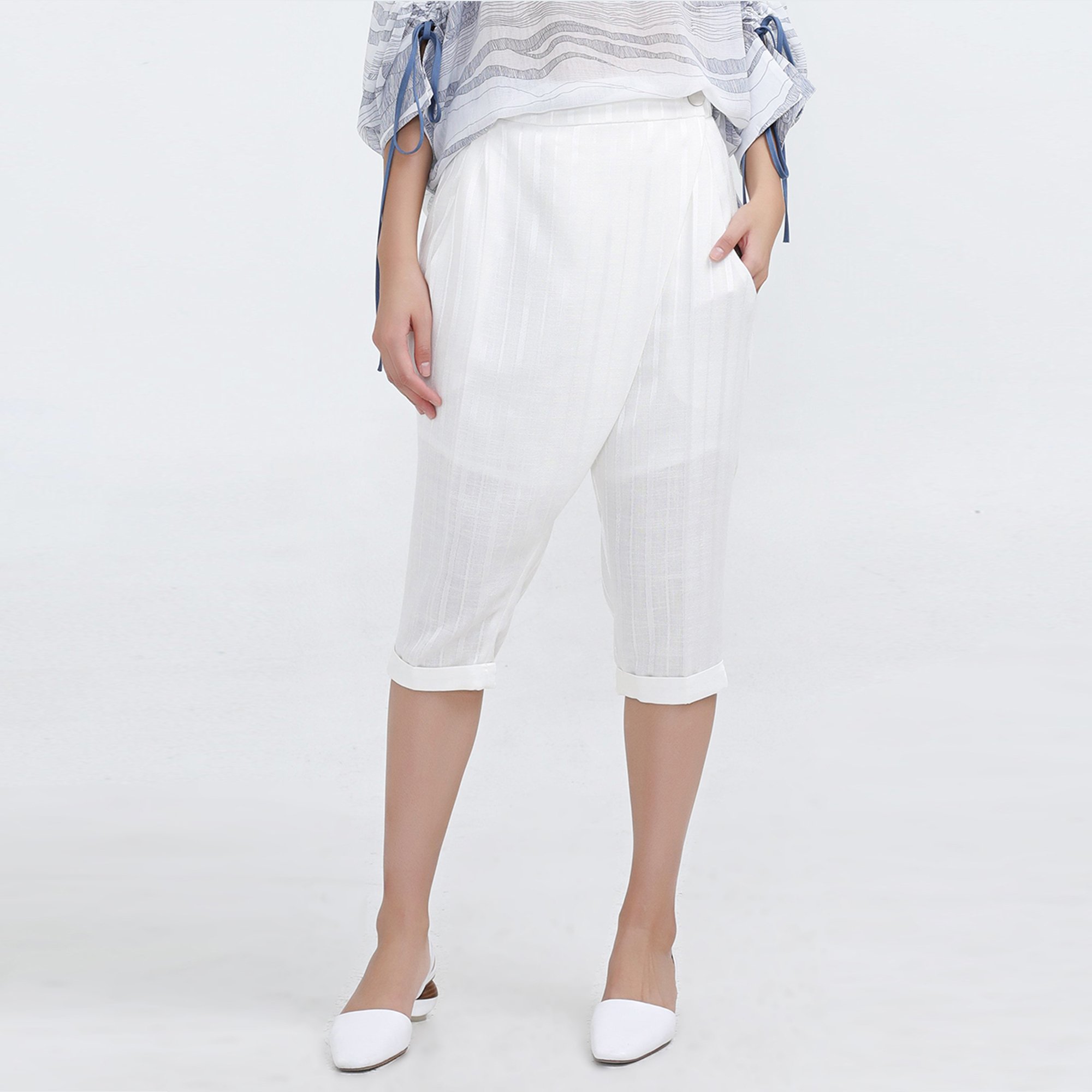 Satinbesetzte Capri-Hose nach Maß