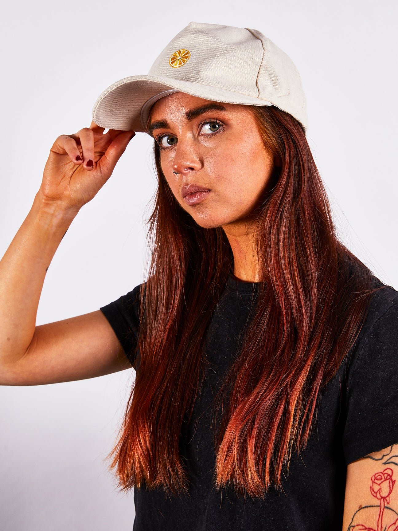 Cotton baseball cap with lemon embroidery in cream