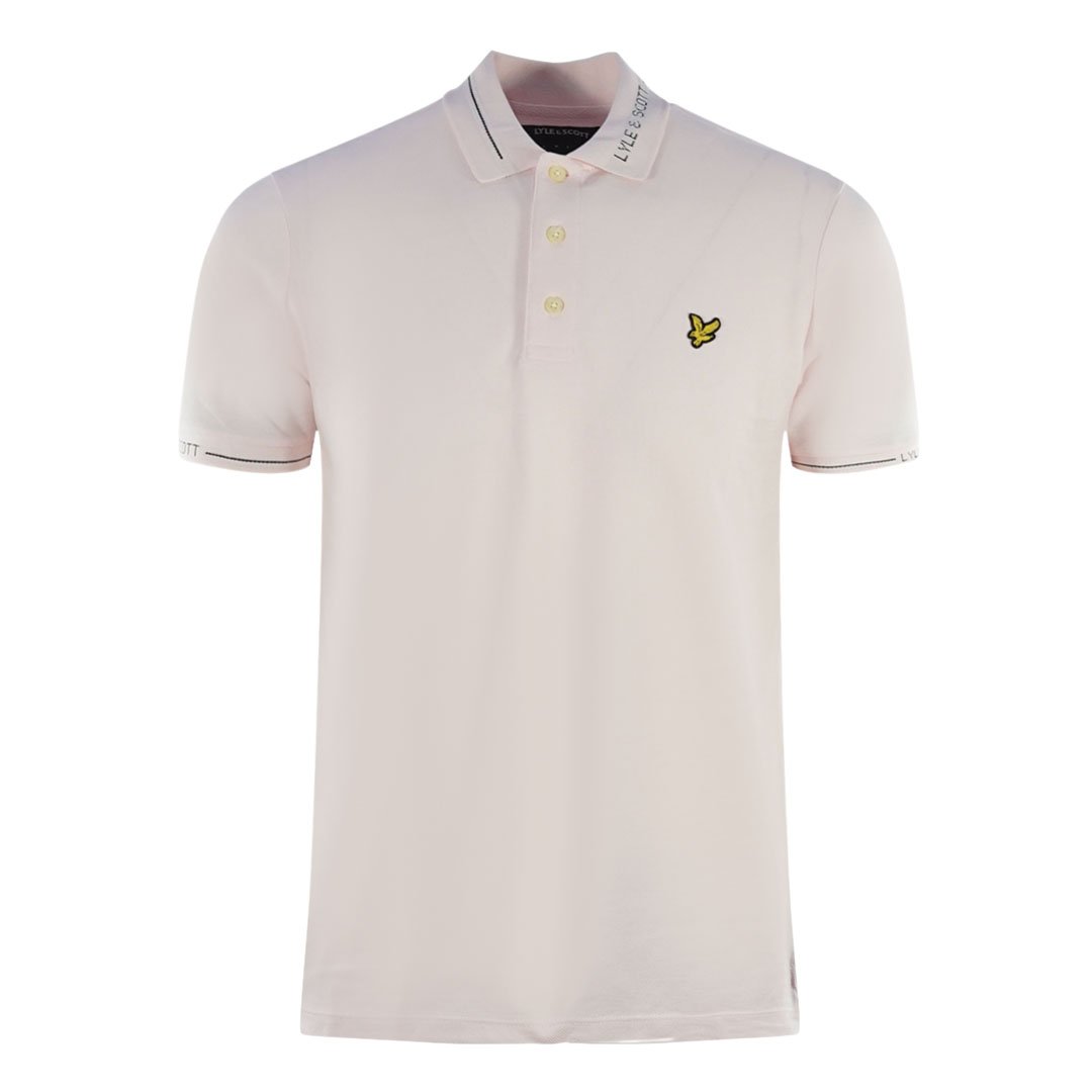 Polo rosa con lavado a la piedra y cuello con la marca de Lyle & Scott