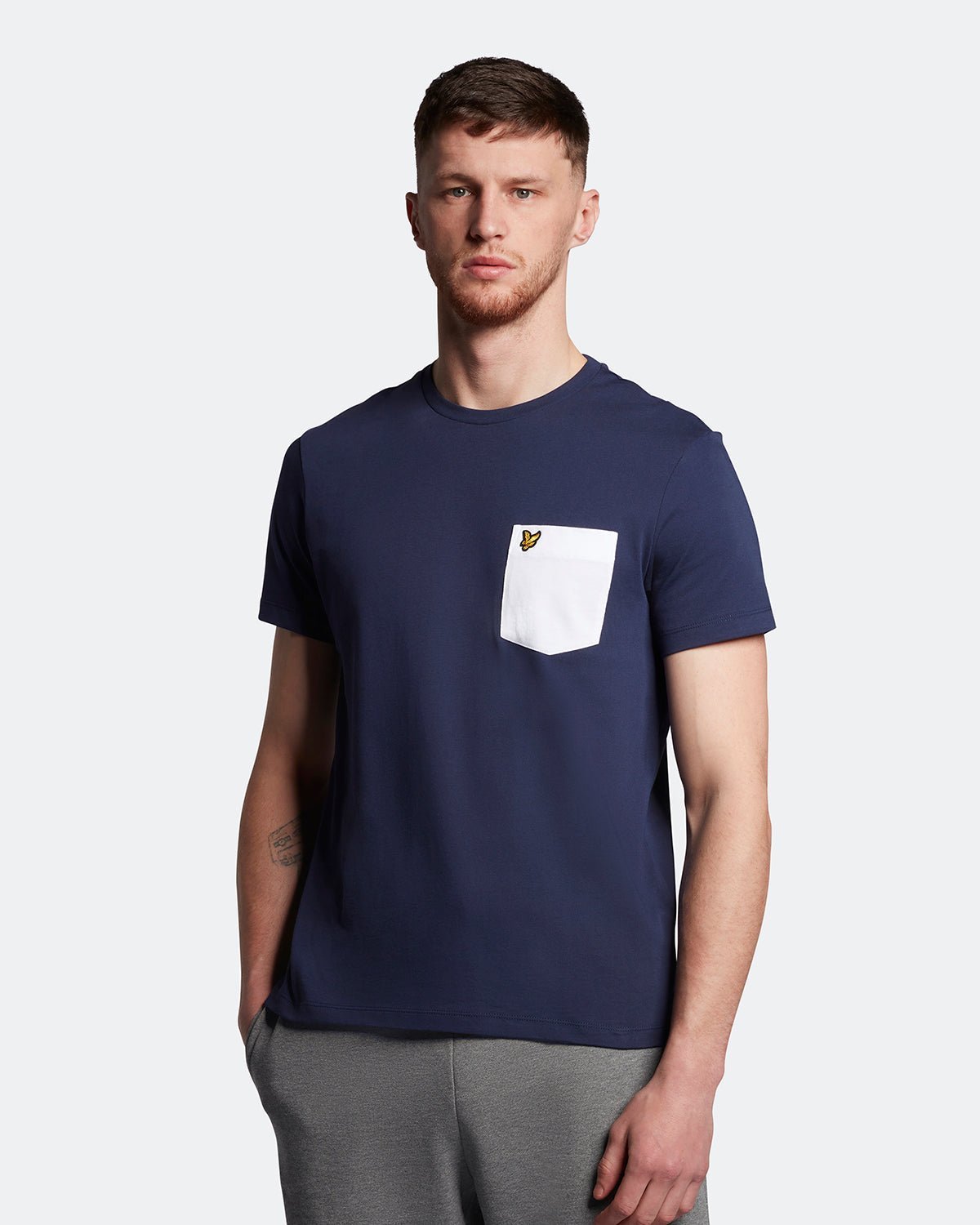 Lyle & Scott Contrast Pocket T-Shirt in Multicolour