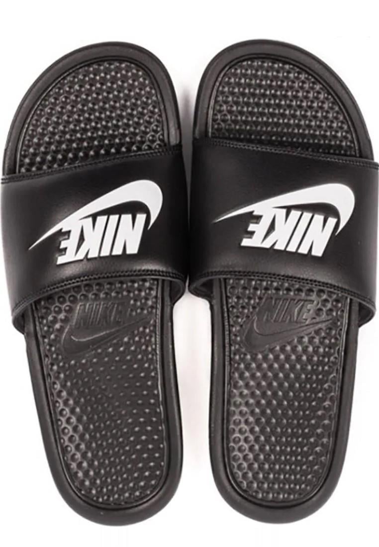 Nike Benassi Slip On Sliders i svart/vit