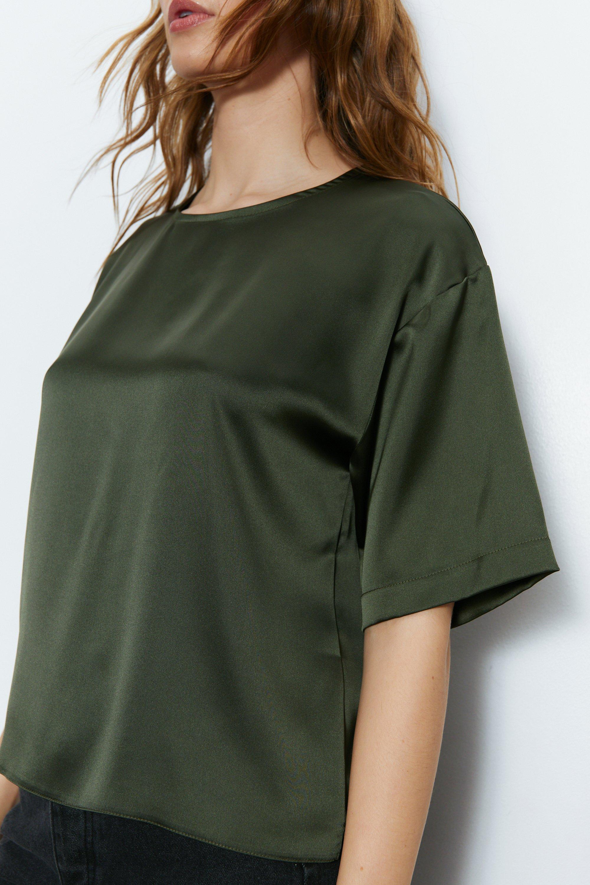 Relaxed Fit Boxy Satin Tee