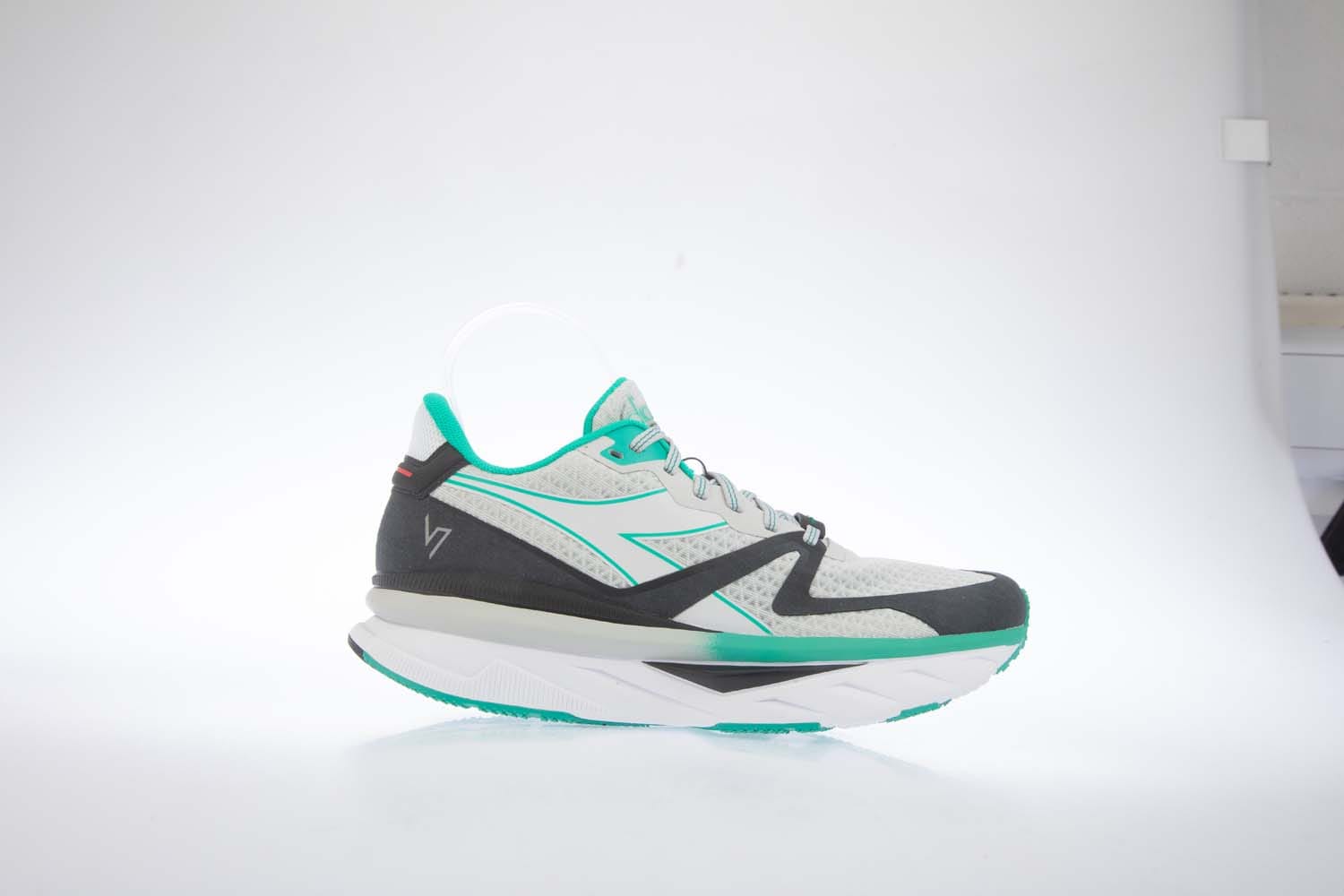 Men's Diadora Atomo V700 Trainers in Grey
