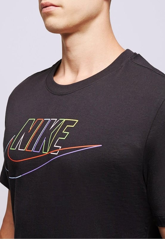Nike M NSW Club+ BRD PK HBR T-Shirt in Schwarz