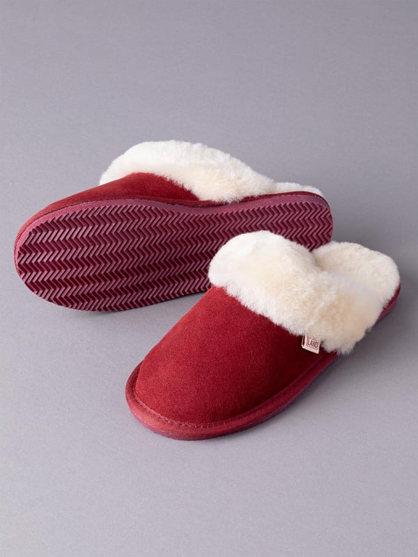 Ladies' Sheepskin Slider Slippers in Burgundy