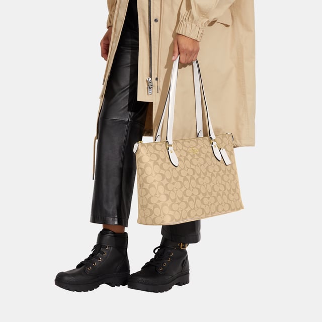 Signature New Gallery Tote Bag