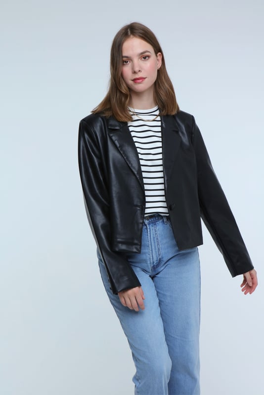 Elle Pu Jacket in Black