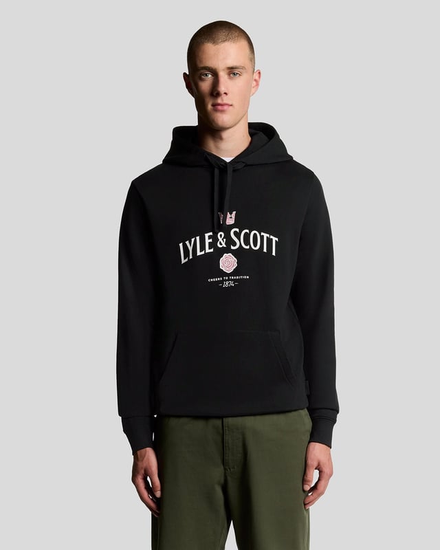 Lyle & Scott Cheers Grafik Loopback Hoodie - Svart