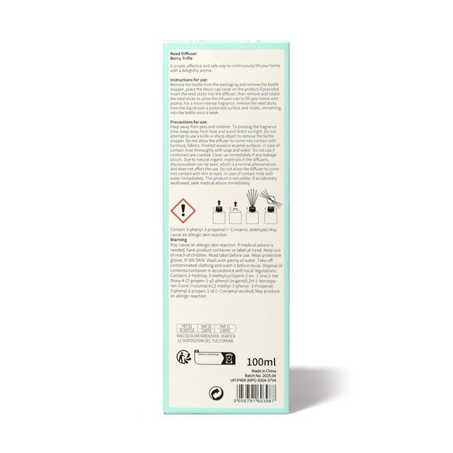 Hello Kitty Seasons Winter Berry Trifle Reed Diffuser 100ml