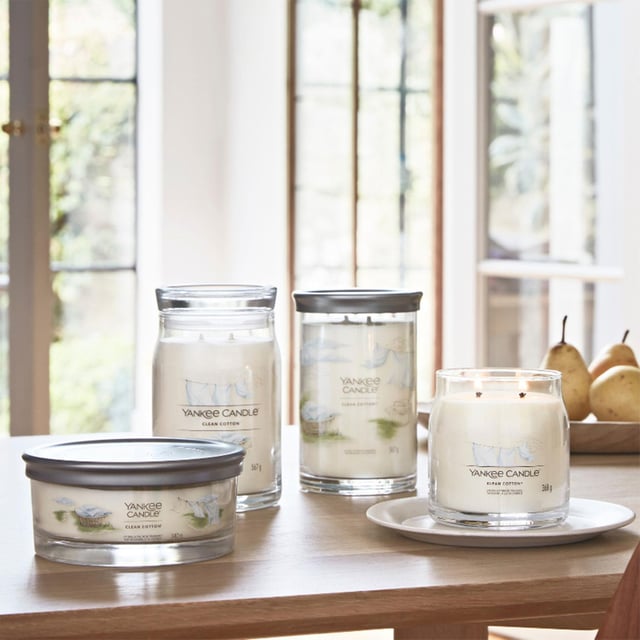 Yankee Candle Signature Medium Jar Scented Candle - Clean Cotton, 368g