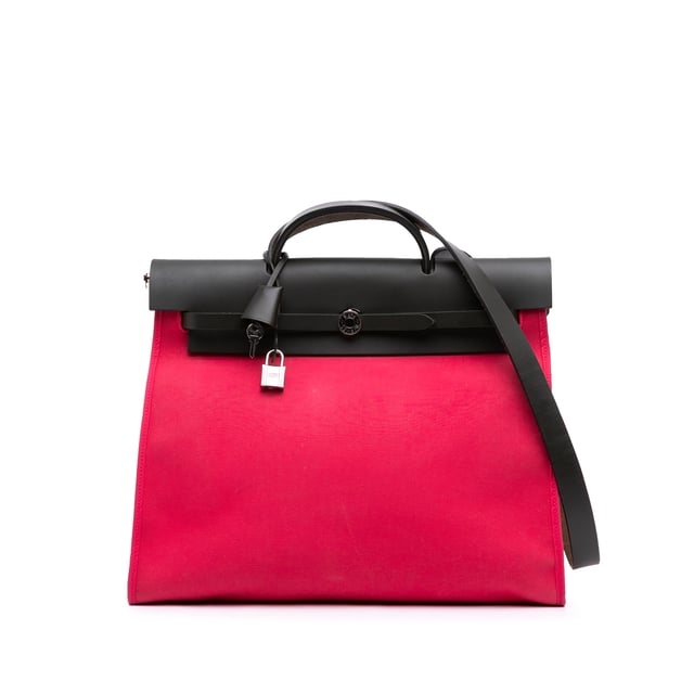 Kelly Shoulder Bag Lock Detail